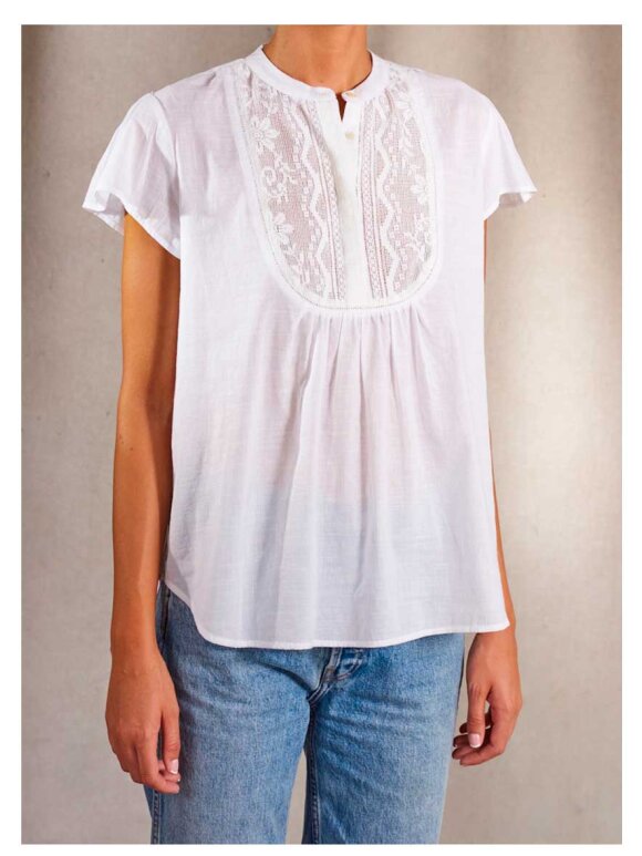 A'POKE - M.A.B.E Freya SS Top White