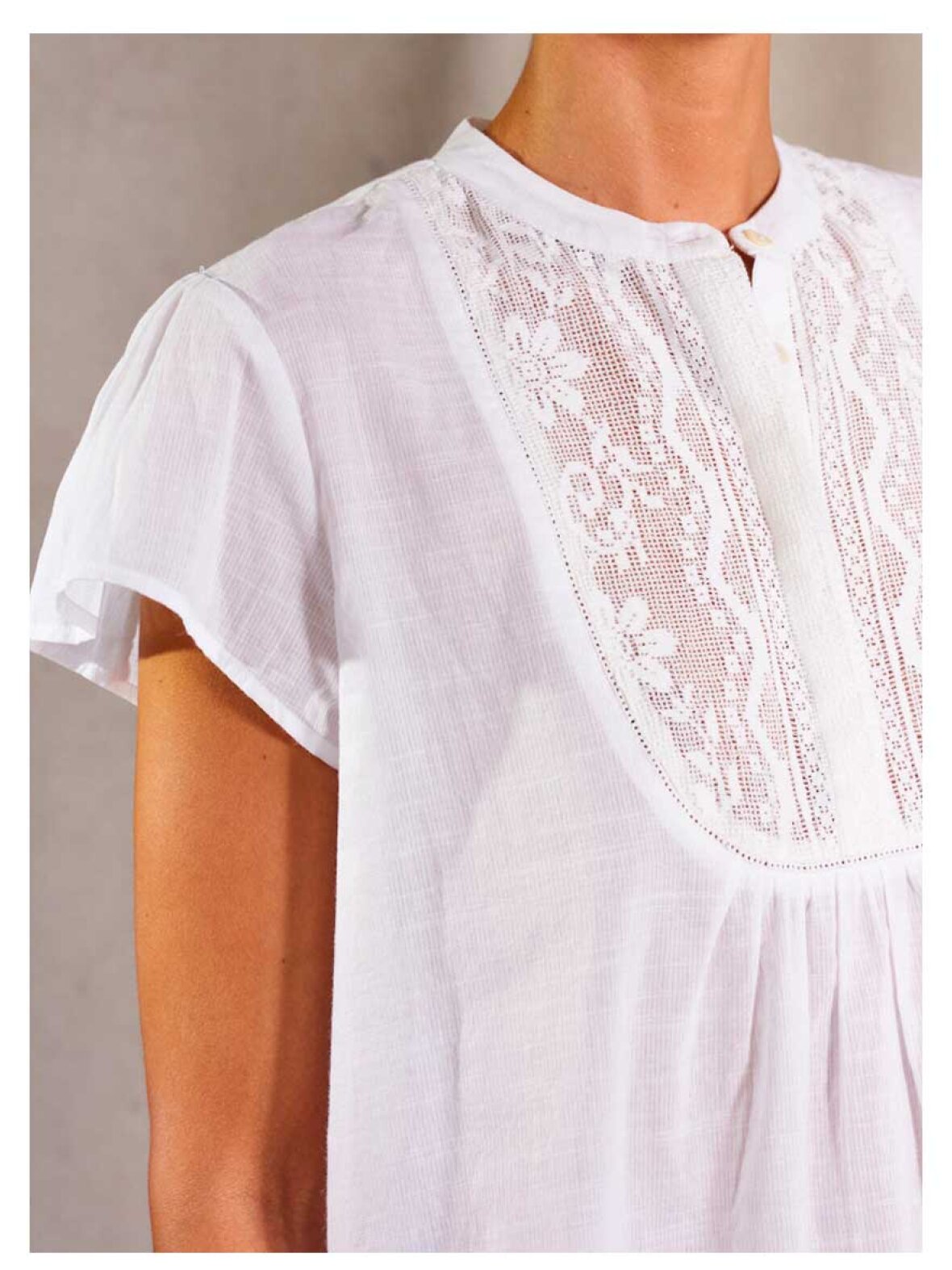 A'POKE - M.A.B.E Freya SS Top White