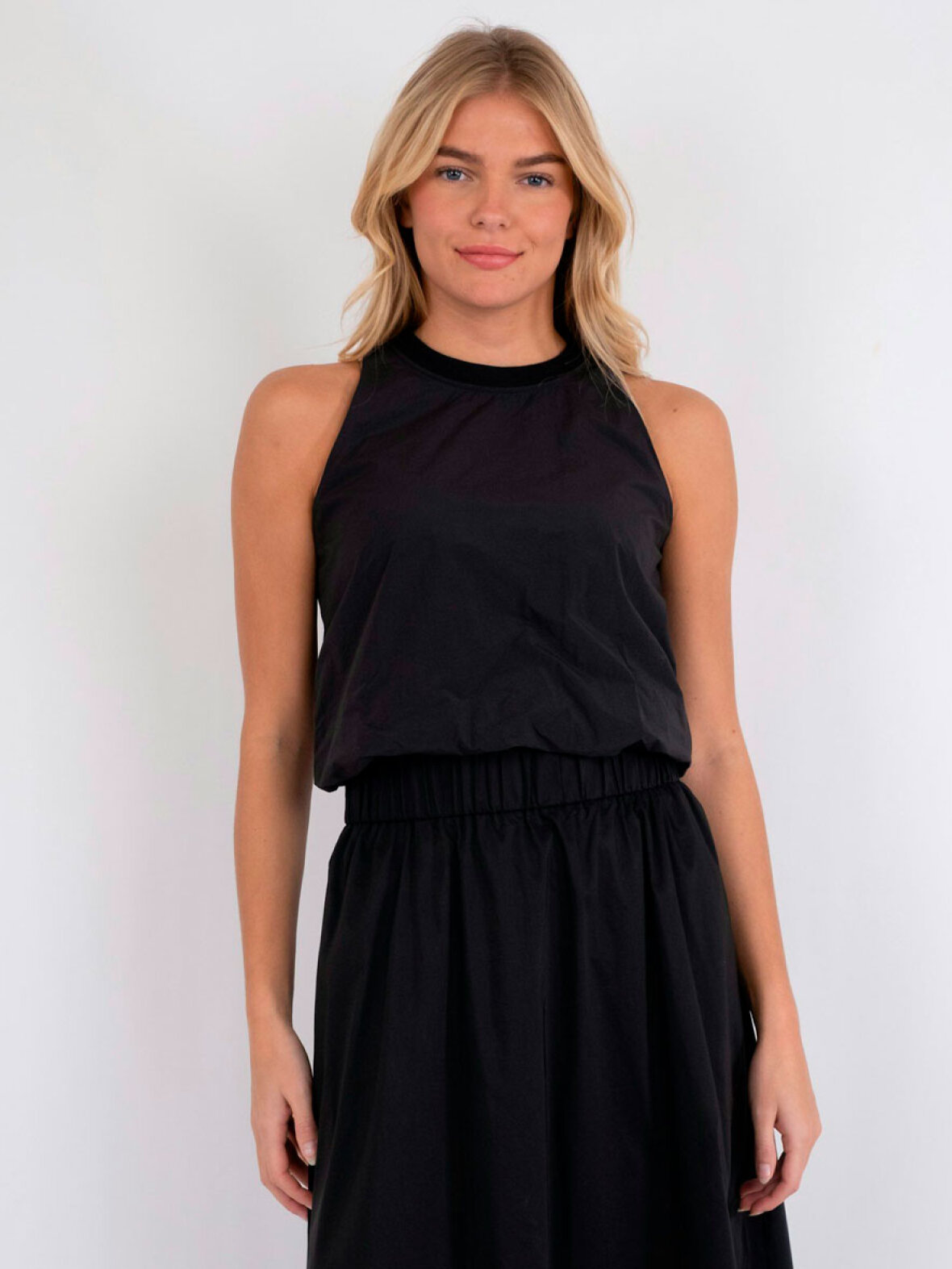A'POKE - Neo Noir Ivy Poplin Top Black